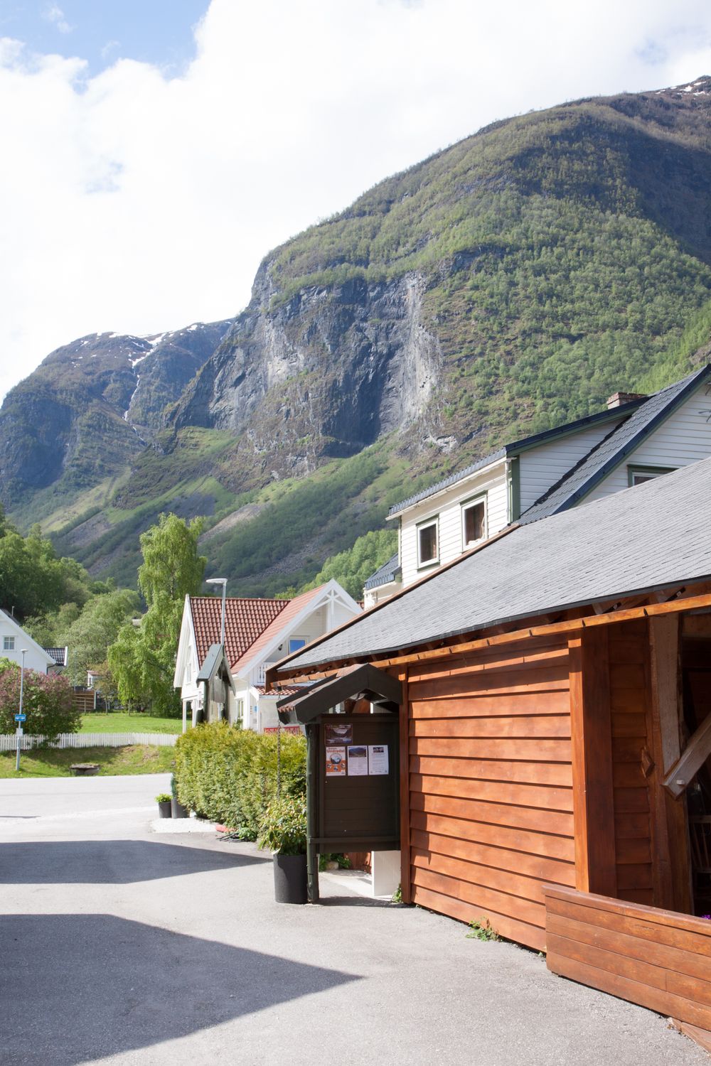 Undredal: Een betoverend Noors dorpje aan de Aurlandsfjord